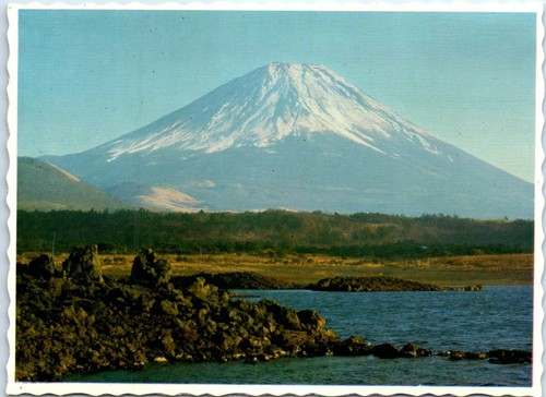 A view of Lake Motosuko and Mount Fuji, Fuji-Hakone-Izu National Park ...