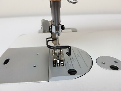 INDUSTRIAL SEWING MACHINE WITH ADJUSTABLE ENERGY SAVING SPEED SERVO ...