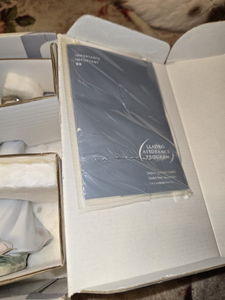 Lladro 6990 "Bellflower, Symbol of Gratitude" Factory Sealed New In Box ...