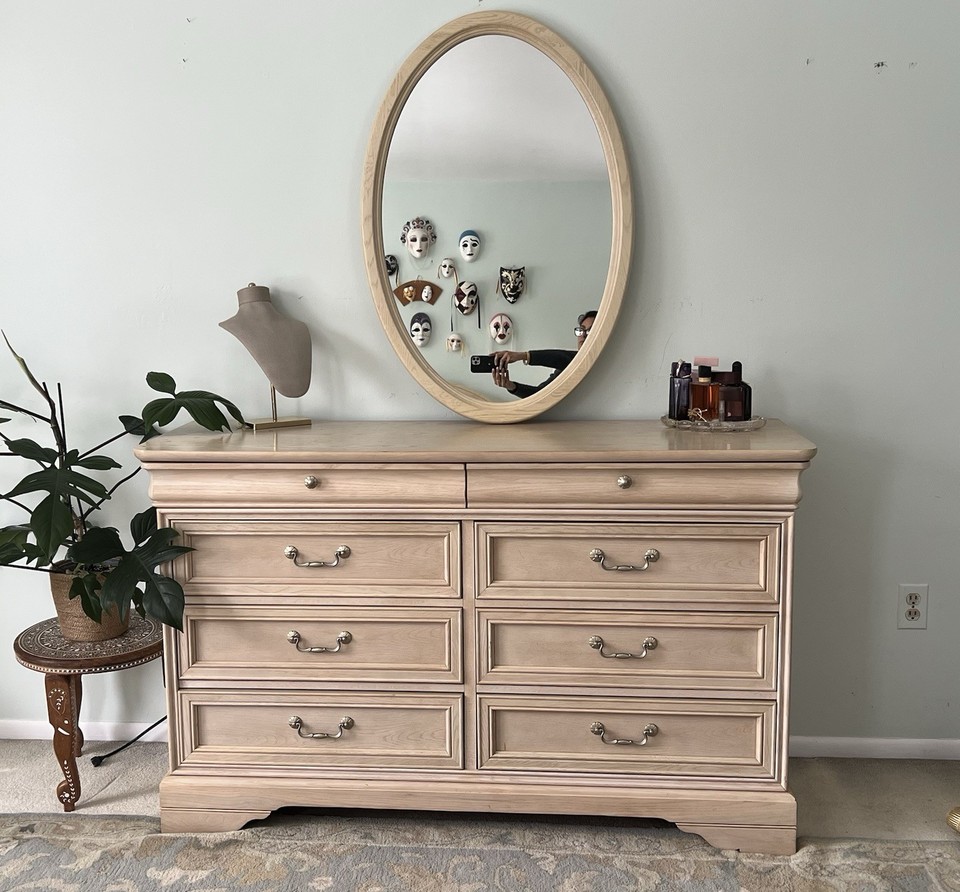 Lexington 9-pc Coastal modern Chez Michelle Queen Bedroom Set Rare ...