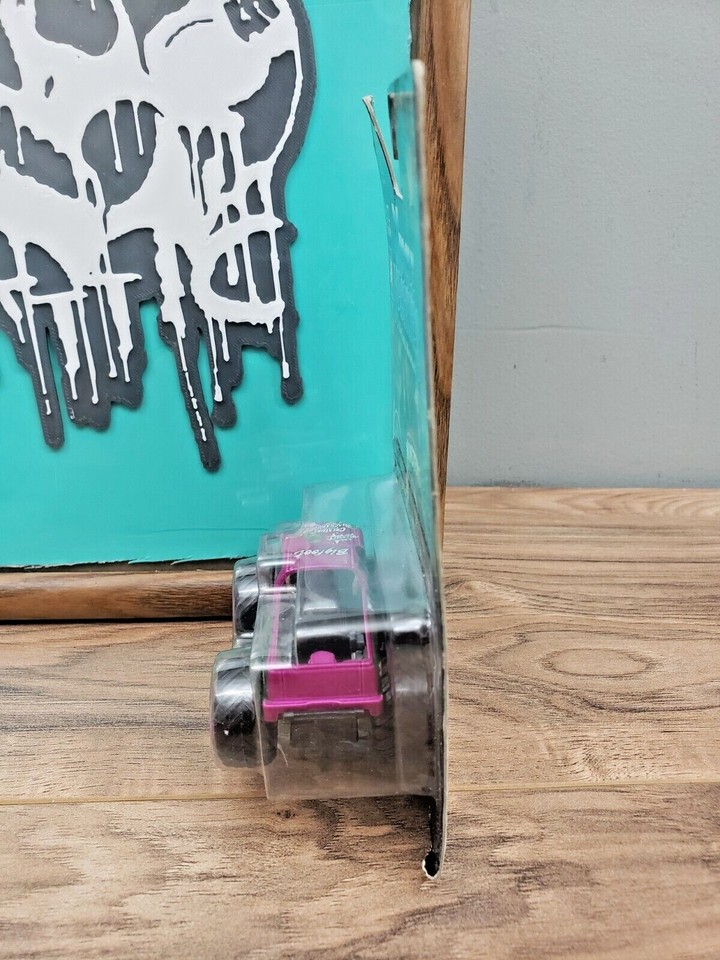 Muscle Machines 1/72 Creature Black Lagoon Monster Truck Funline ...