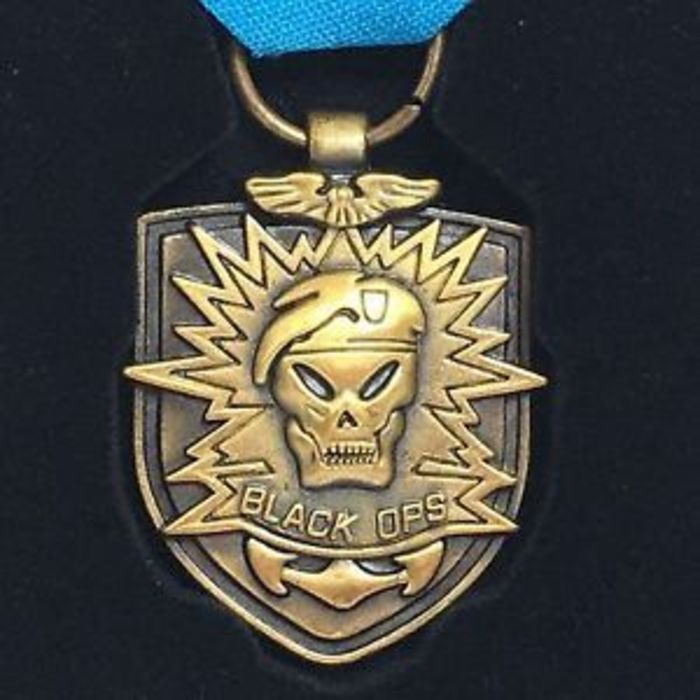 Call Of Duty Black Ops Gold Medal w/ Case Prestige Exclusive Limited ...