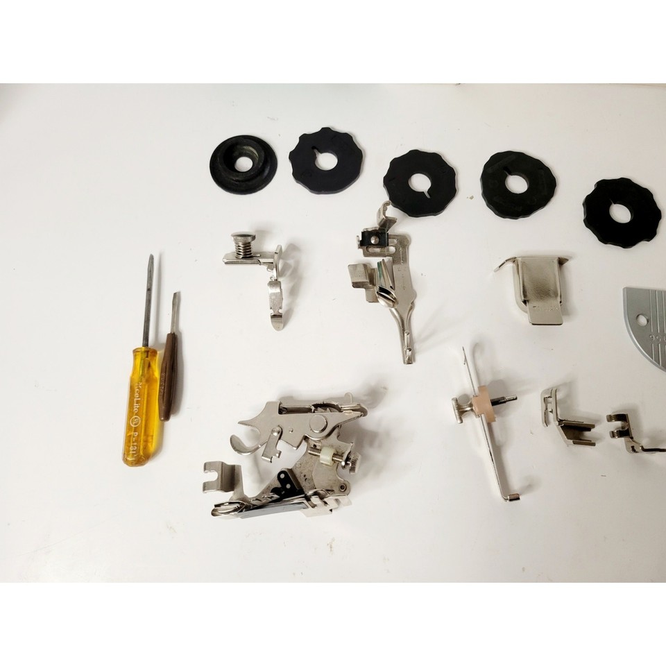 Lot of Vintage Singer Sewing Machine Attachments – Assorted Feet ...