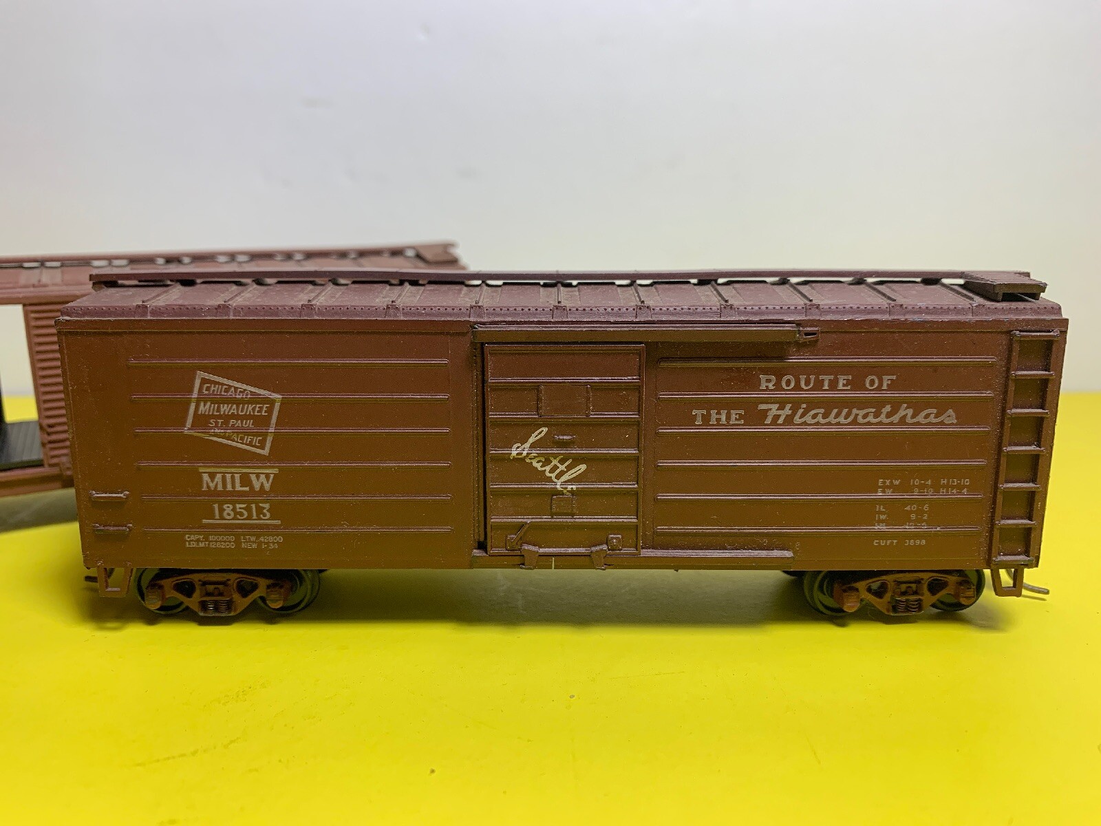 2 HO Scale Box Car Train MILW 18513 Seaboard 22450 Route of Hiawathas ...