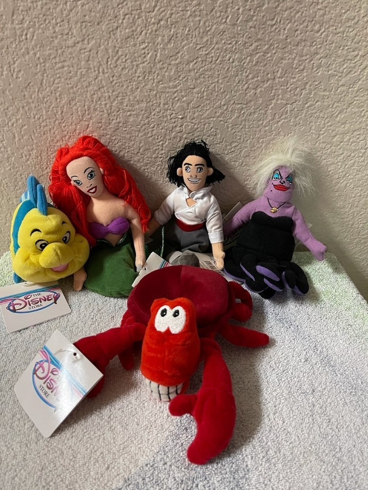 Lot 29 Disney bean bag beanie Mermaid, Aladdin, Snow White, Winnie Pooh ...