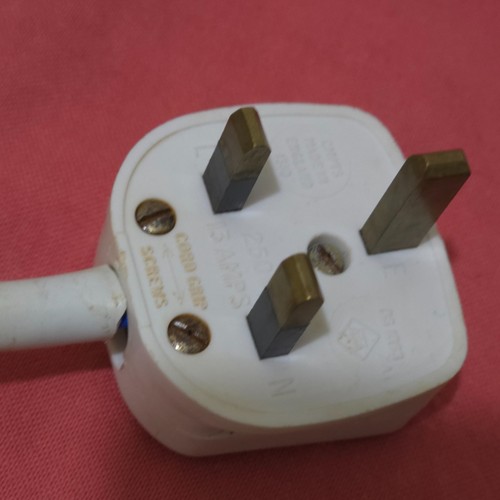 VOLEX BLOCK RUBBER 4 SOCKET EXTENSION LEAD APPROX + 6 FEET CABLE+VOLEX ...