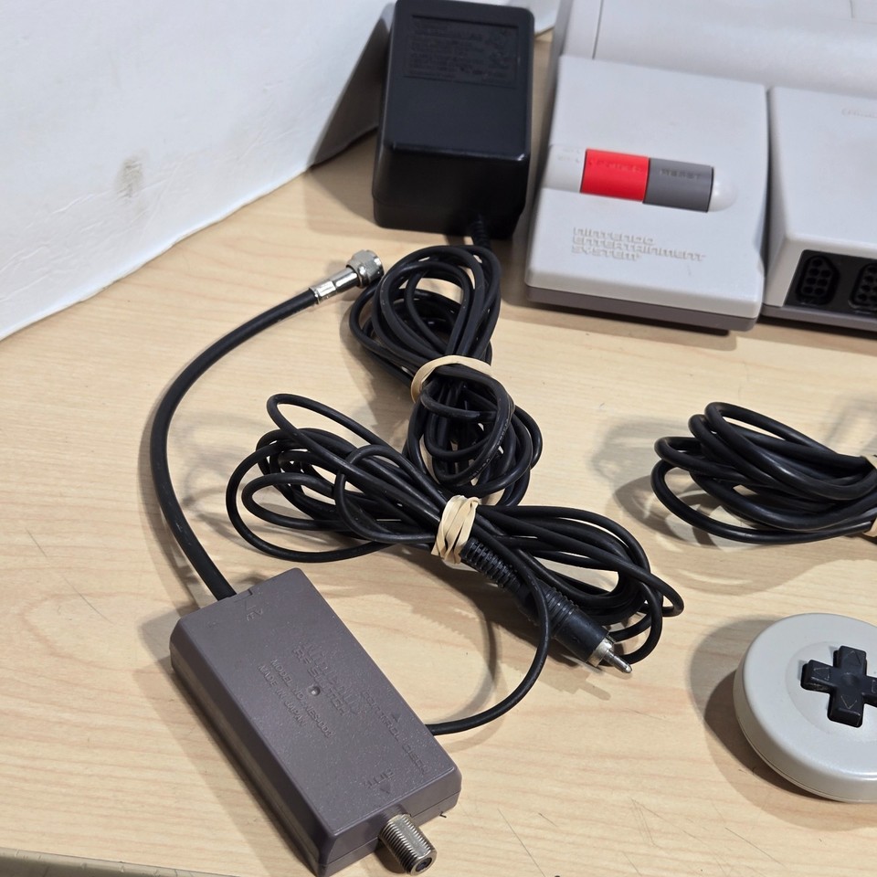 Nintendo NES Top Loader Console NES-101 System Bundle **Authentic ...