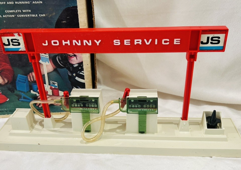 1968 TOPPER TOYS JOHNNY SERVICE WORKING GAS STATION PLAYSET WITH CAR ...
