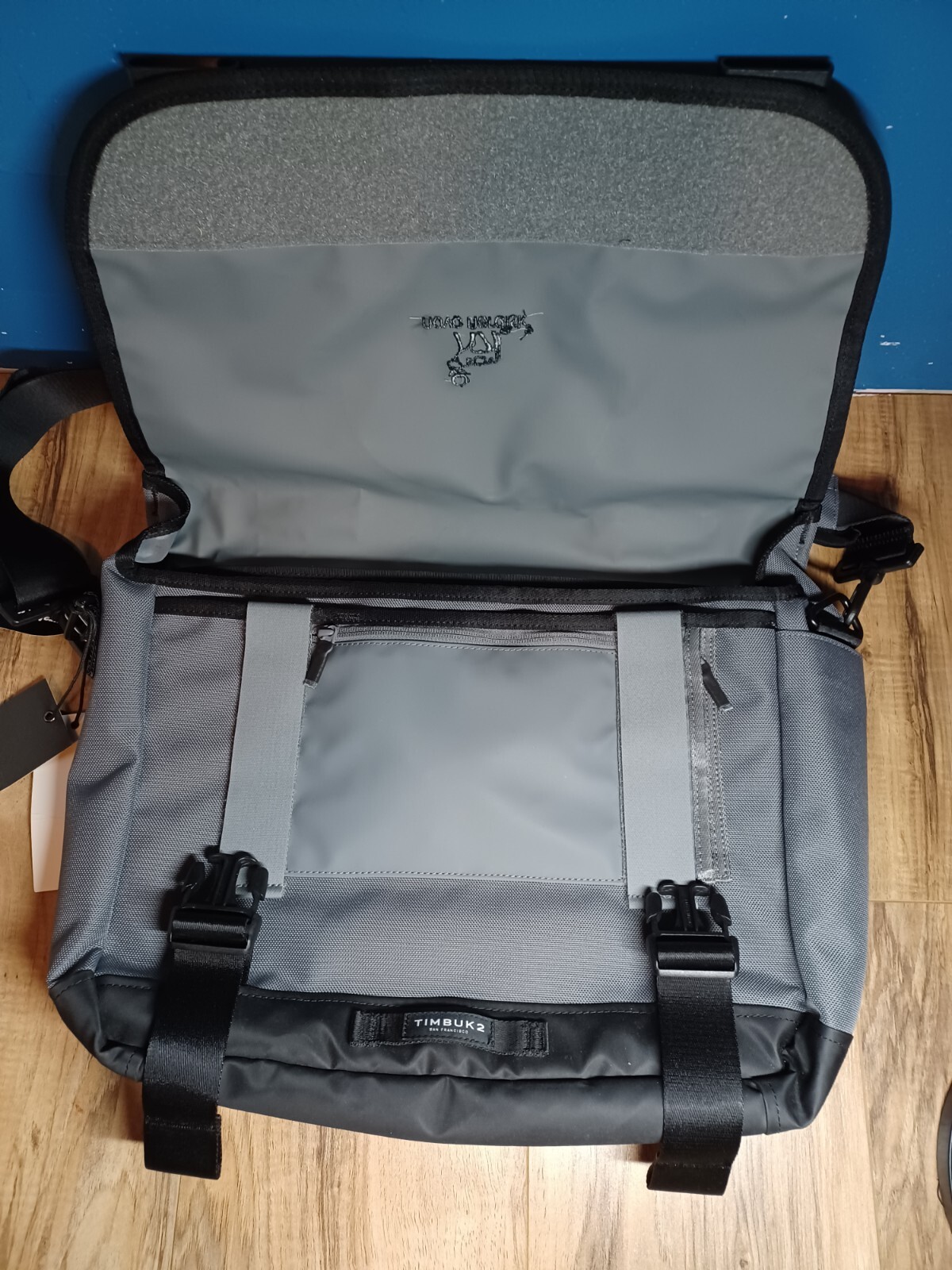 New With Tags TimBuk2 Commute Shoulder Messenger Bag Medium Gunmetal ...