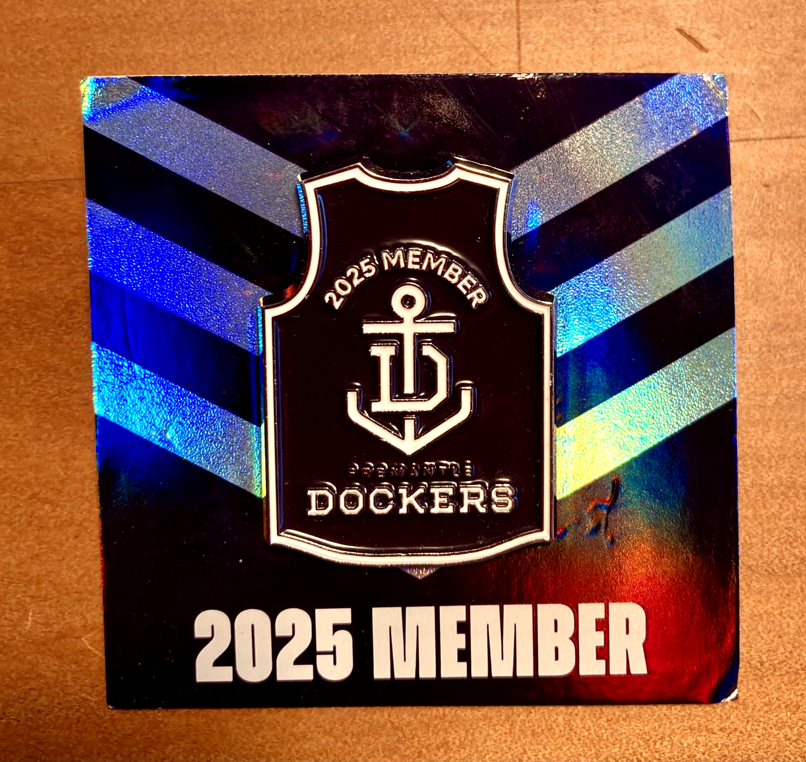 NEW ~ 2025 FREMANTLE DOCKERS AFL MEMBER BADGE Pin on Card Football ...