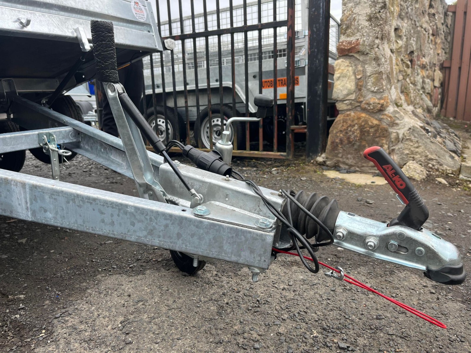 NEW 10 X 5.6 TWIN AXLE QUAD/LAWN MOWER /BIKE TRAILER 1500KG MAM | eBay