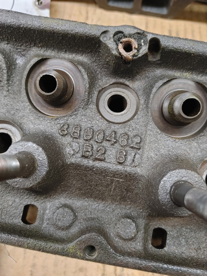 1966 SBC Small Block Chevy 327 Heads 3890462 462. B-2-6 and L-30-5 ...
