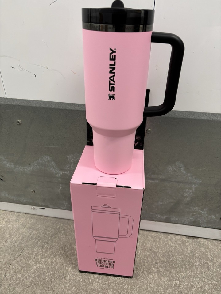 Stanley Messi GOAT 40oz Quencher Pro Tour Flip Straw Limited Edition ...