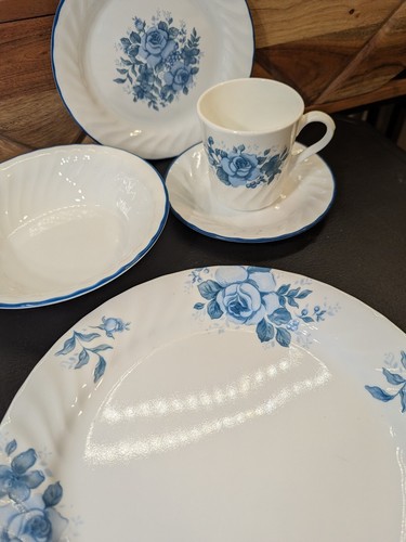 Amazing 40 Pc Vintage Corelle Dinnerware Set Blue Velvet Rose - Service ...