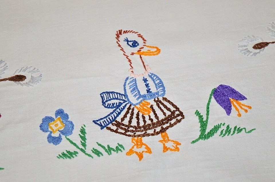 MOMMY DUCK WEARS HER SUNDAY BEST VINTAGE HAND EMBROIDERED LINEN BLEND ...