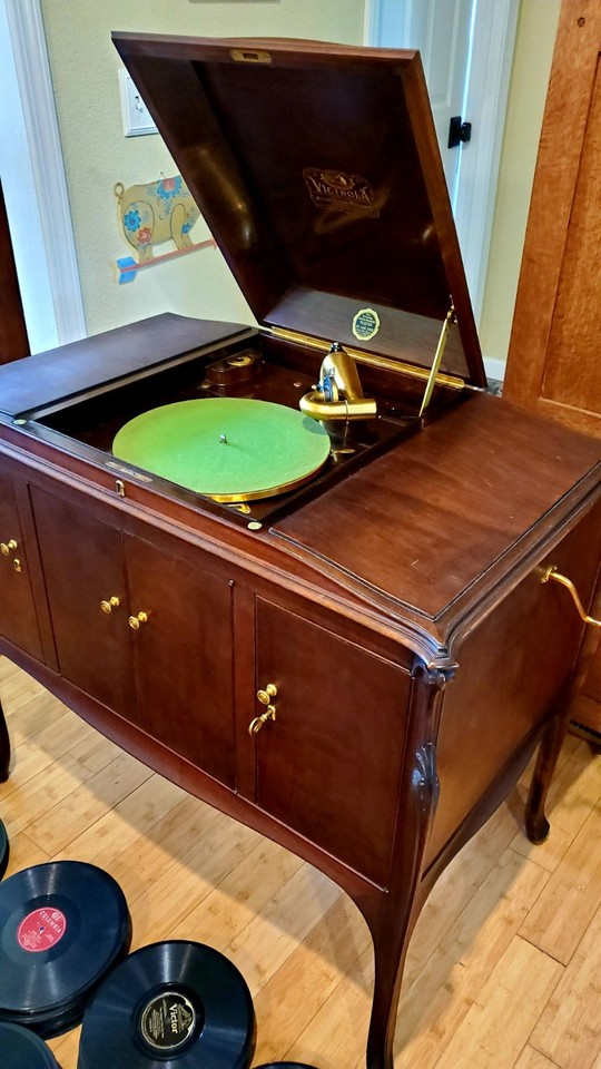 VV-300 Victrola Record Cabinet Console & Records Antique Victor Talking ...