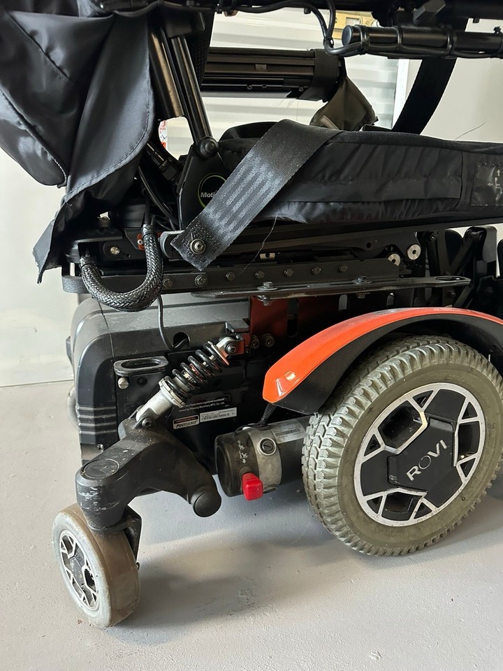 Rovi X3 Powerchair with Attended Care Rear Control, Tilt, and Lift ...