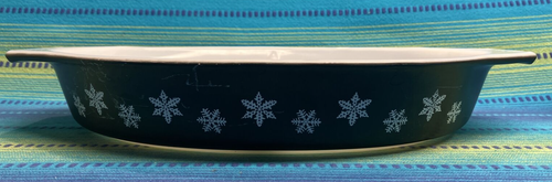 VINTAGE BLACK SNOWFLAKE PYREX 1.5 QT DIVIDED CASSEROLE DISH MCM MID ...