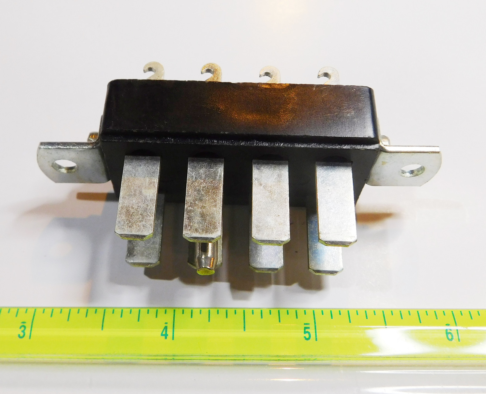 Cinch P-408-AB 8 Position 15A, Plug, Angle Bracket Beau P-4408-AB ...