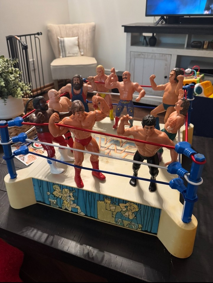 WWF Wrestling Superstars Sling 'Em-Fling 'Em Wrestling Ring w/ Box & 8 ...
