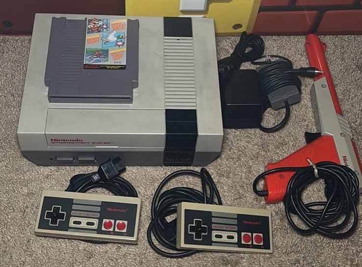 Nintendo NES Entertainment Console Controller, Zapper And Game LOT ...
