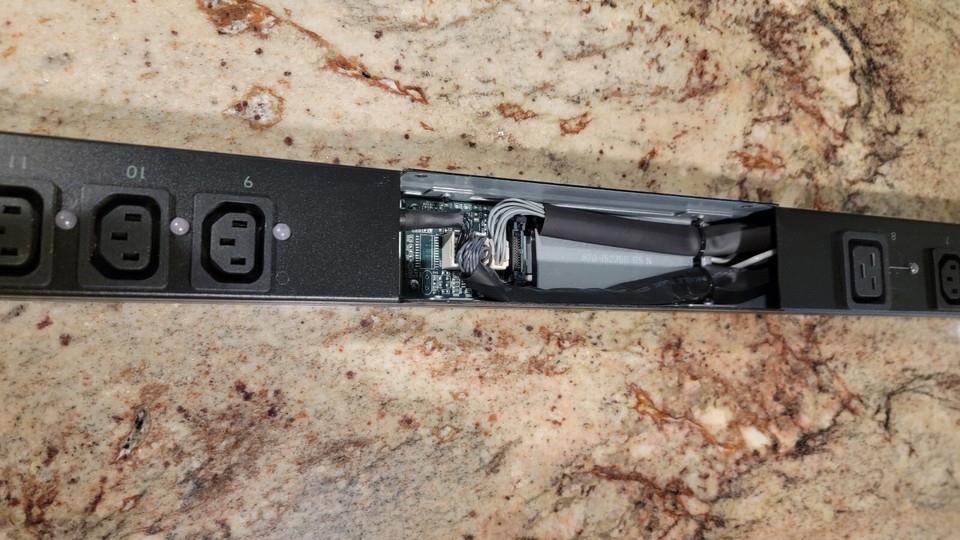 APC AP8959NA3 Switched Rack PDU 220-240V Power Distribution 0U AP8959 ...