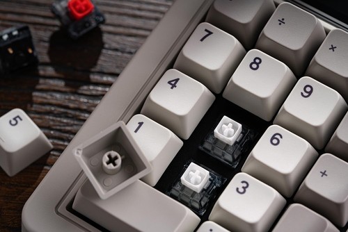 Retro 18 Mechanical Numpad, Supports Calculator Mode, Bluetooth/2.4G ...