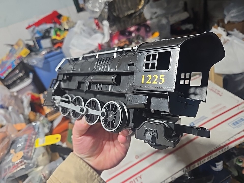 Lionel Disney Polar Express Train Engine Locomotive 1225 & Caboose ...