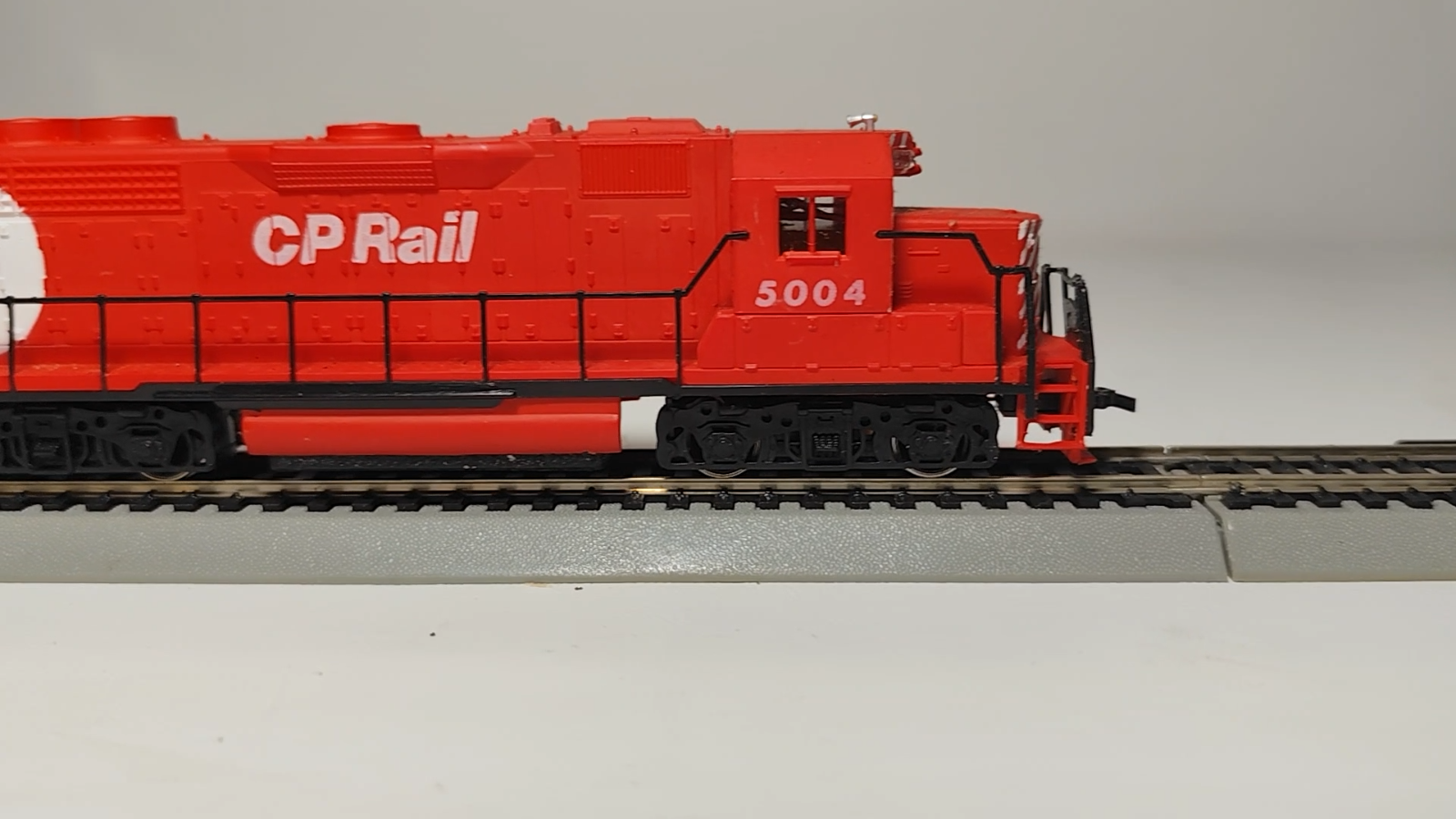 HO Bachmann Canadian Pacific EMD GP40 CP Rail #5004 Diesel Locomotive ...