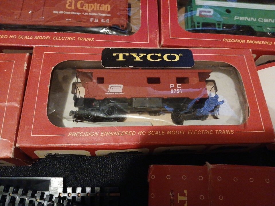 Vintage Tyco HO Scale Electric Trains Precision Engineered Train Cars ...
