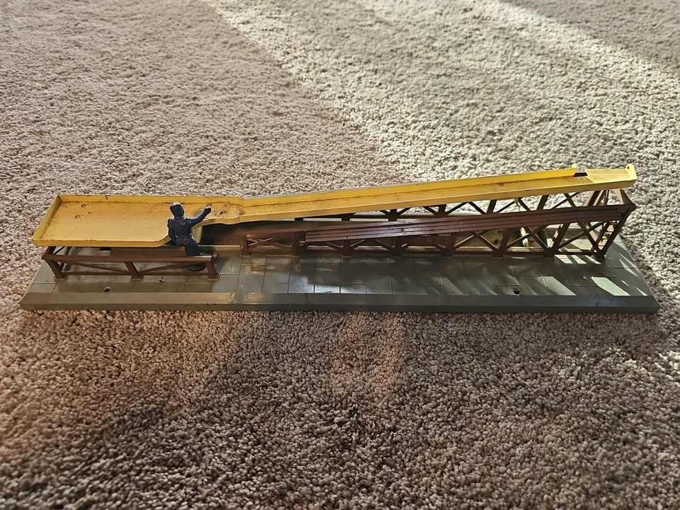 Vintage Lionel No. 362 Operating Barrel Loader for O Guage with ...