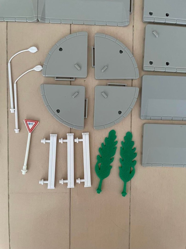 Tomica Tomica Town Ministop Police Box Car Wash Parking Lot Set - Used ...