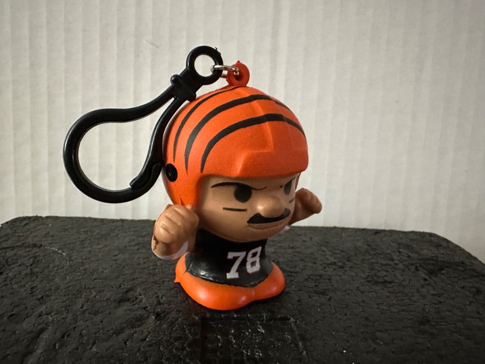 2026 NFL Players LEGENDS (YOU CHOOSE) Squeezymates Squishy Keychain ...