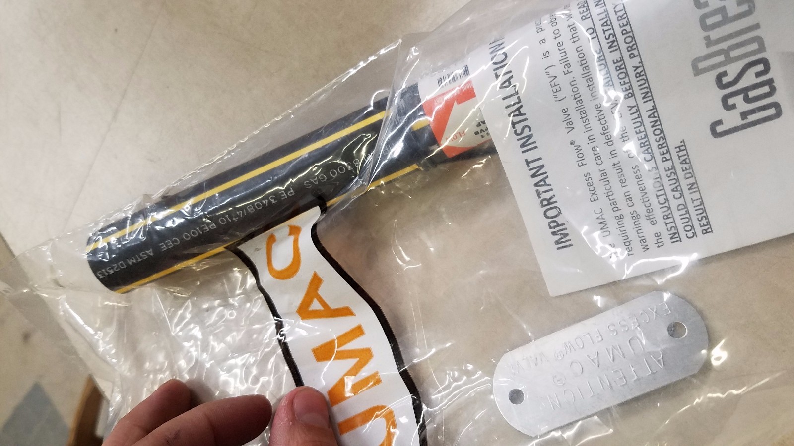 Lot of 25 New Gas Breaker Umac Excess Flow | Grelly USA