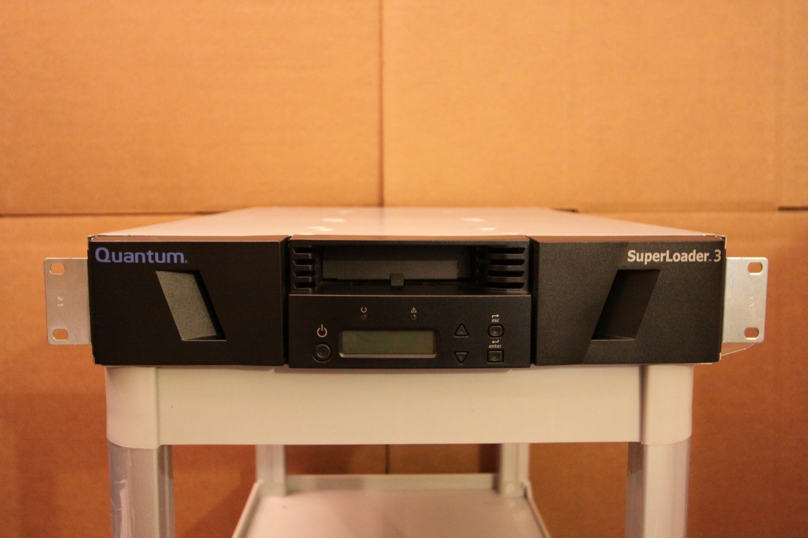 Quantum EC-LFDWA-YF SuperLoader 3, 1 LTO-3 HH Tape Drive, 8Slots, SCSI ...