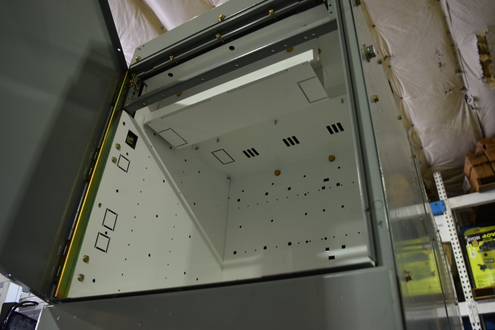 Eaton 4000A ARC RESISTANT LOW VOLTAGE SWITCHGEAR ASSEMBLY TYPE 2B 65KVA ...