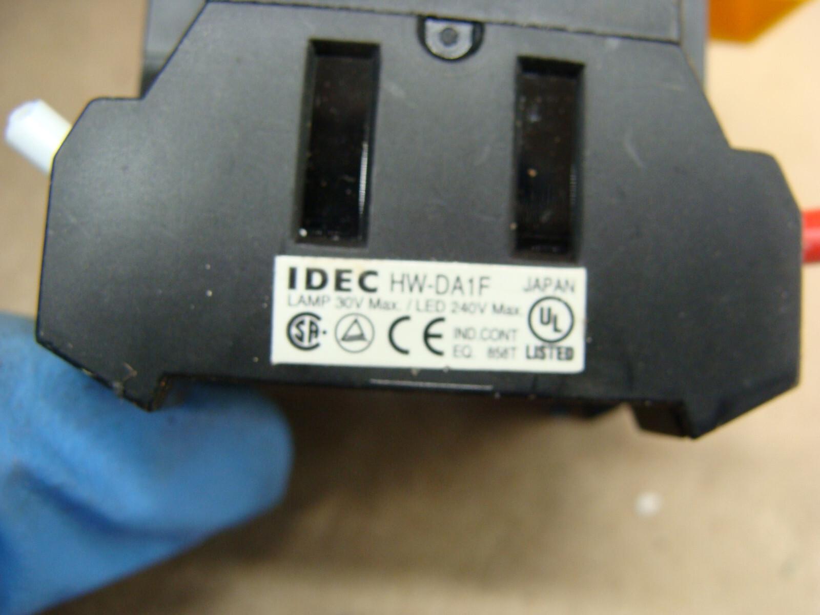 IDEC HW4L-A1FA0QD-G-24V GREEN PUSH BUTTON W/2GX11 SOCKET & HW-DA1F ...