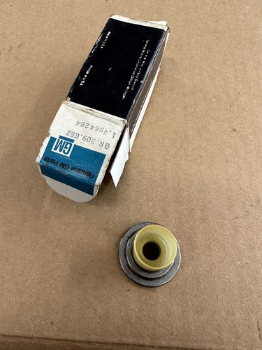 NOS GM 3964264 Valve Spring Cap with Deflector for 1969 1970 1971 1972 ...