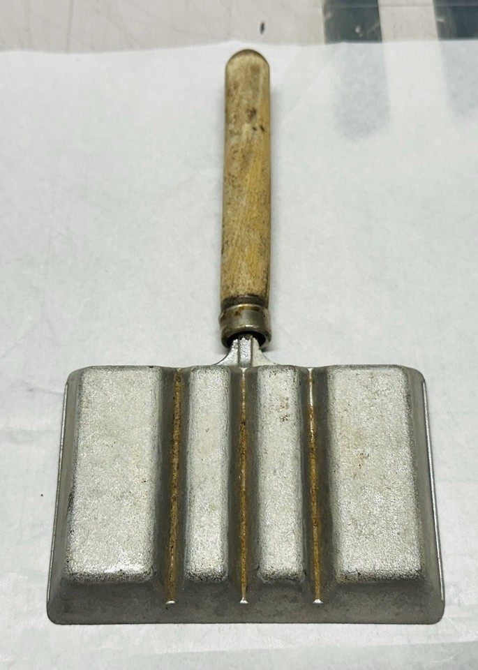 Vintage Lee Lead molds, makes both 1 lbs and half pound ingots ...
