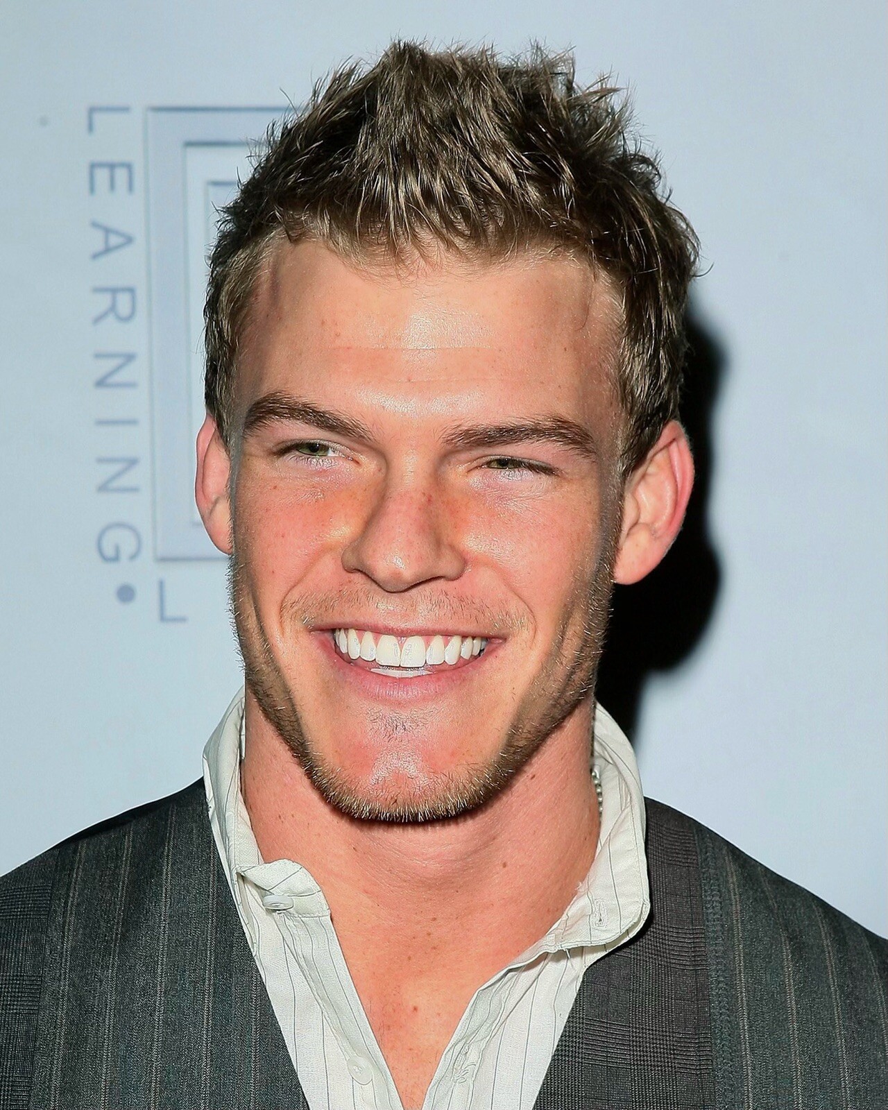 Alan Ritchson 8x10 Photo #14 WM | eBay