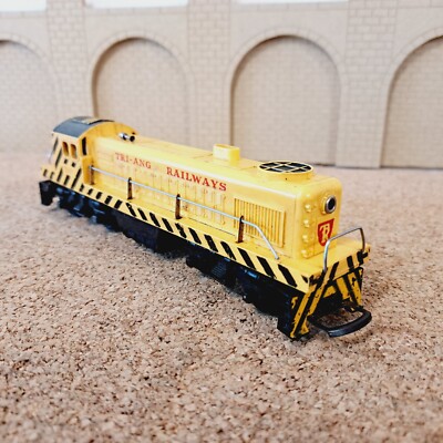TRI-ANG RAILWAYS OO GAUGE R155 TRANSCONTINENTAL SWITCHER 7005 FREE POST ...