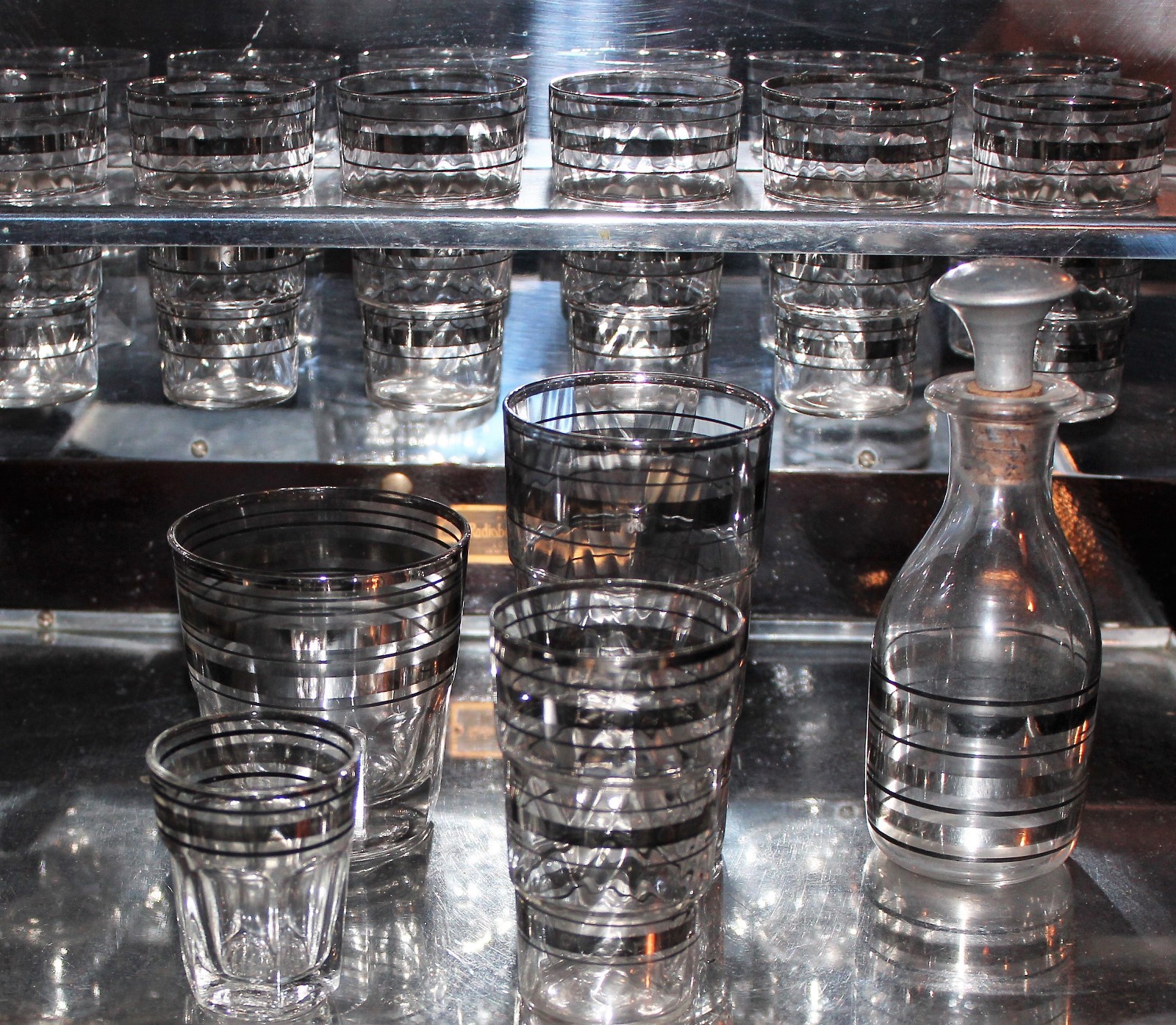 1937 PHILCO Original RADIO BAR Complete w/ 40 pcs ORIGINAL GLASSWARE So ...