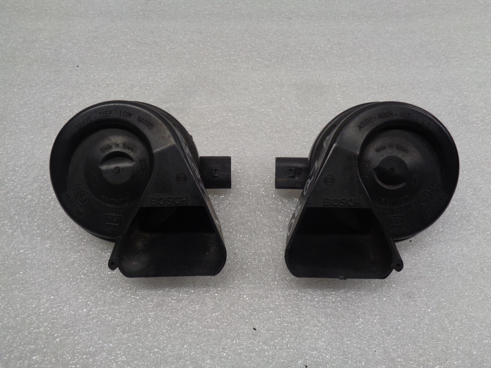 2007-2015 Audi Q7 Front High Tone Low Note Horn Set Pair OEM AK2210235 ...