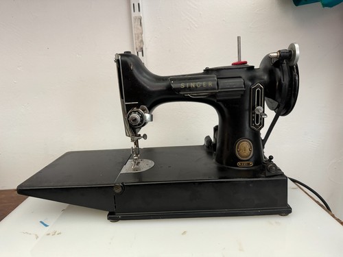 SINGER 221 Featherweight Sewing Machine | eBay