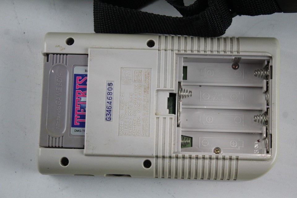 Nintendo Gameboy with Pouch with Games Doctor Mario Simpsons Treehouse ...