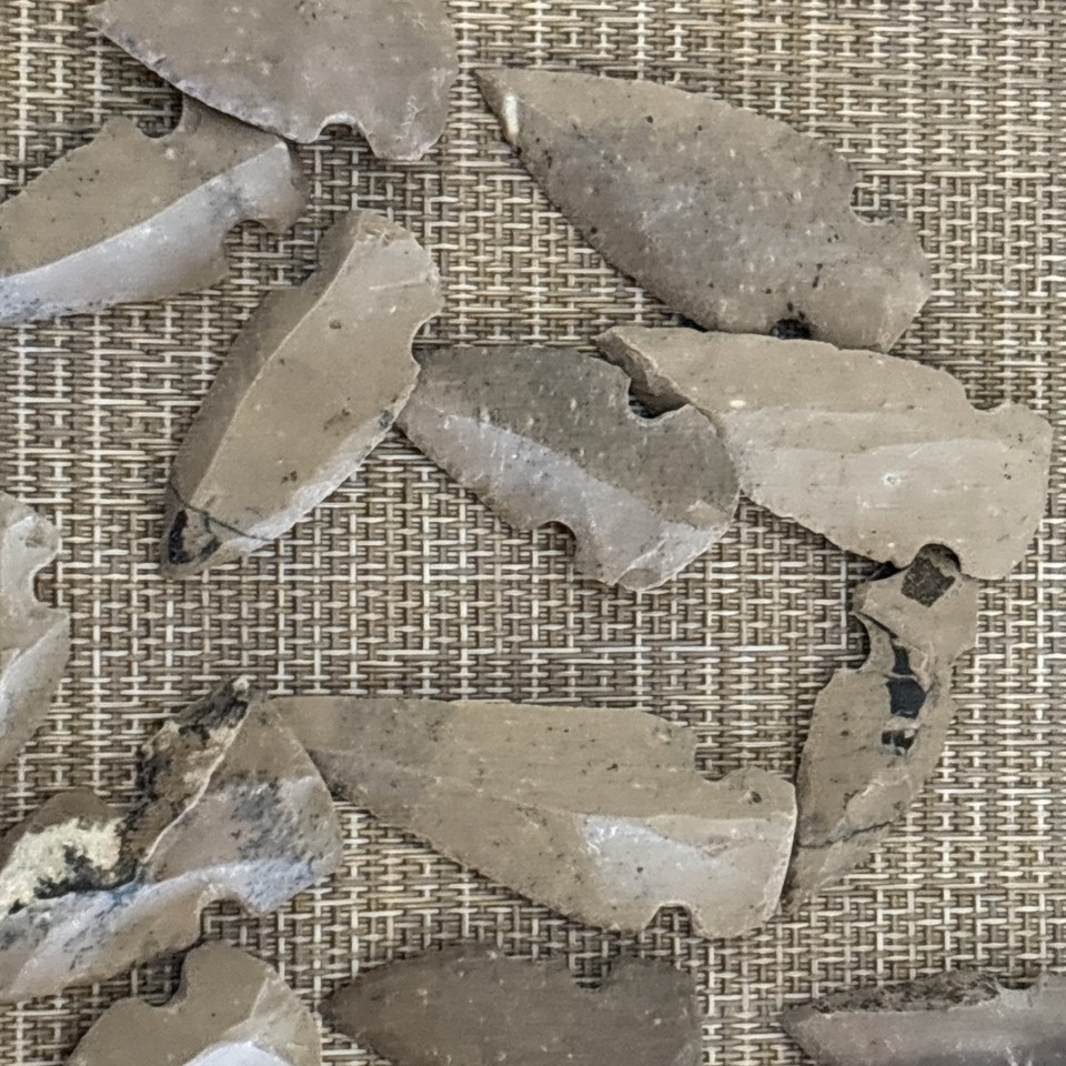10 Flint Arrowheads 1-1/2 - 2 inches long. Replicas, modern made | eBay