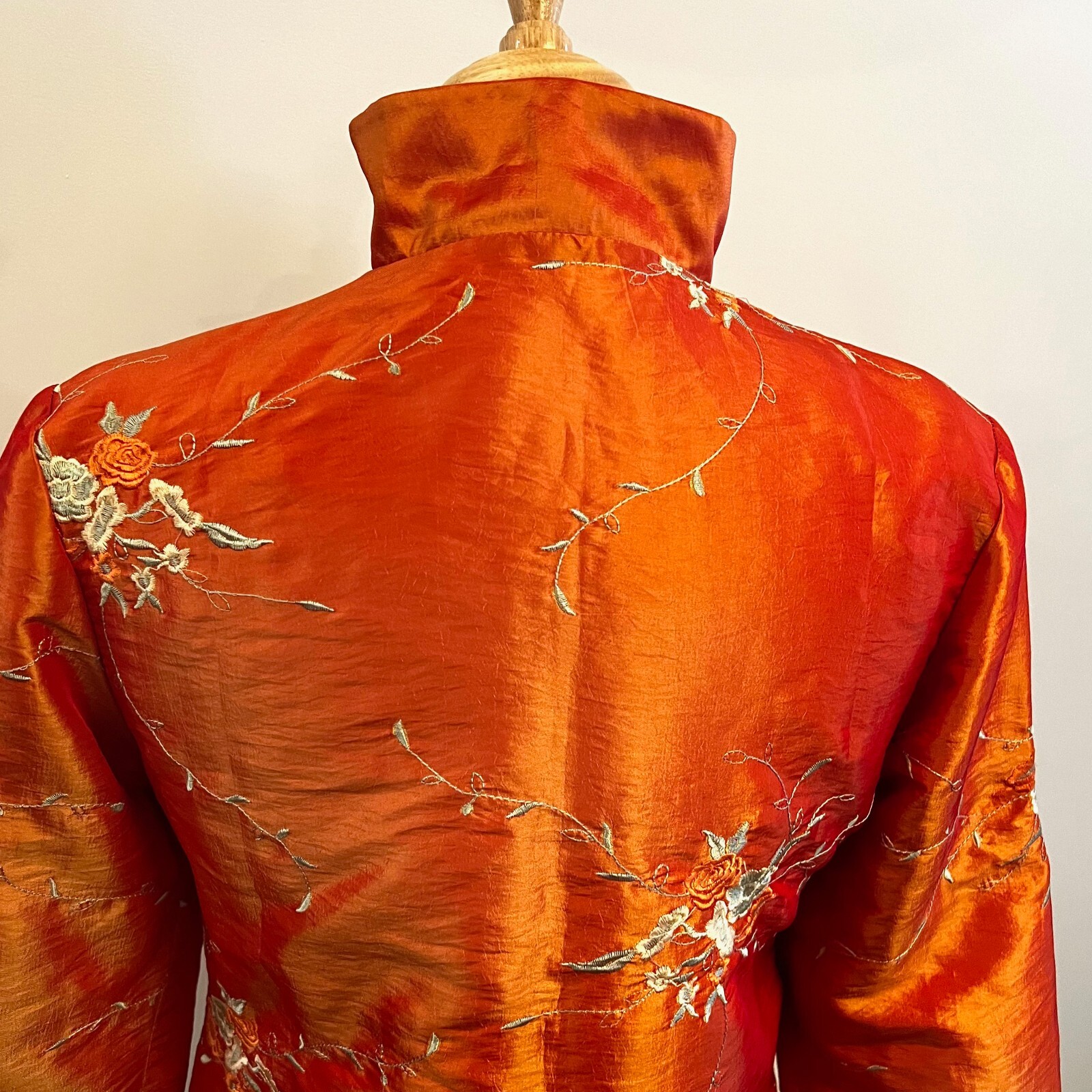 Beautiful coral-coloured silky Asian inspired top, em… - Gem