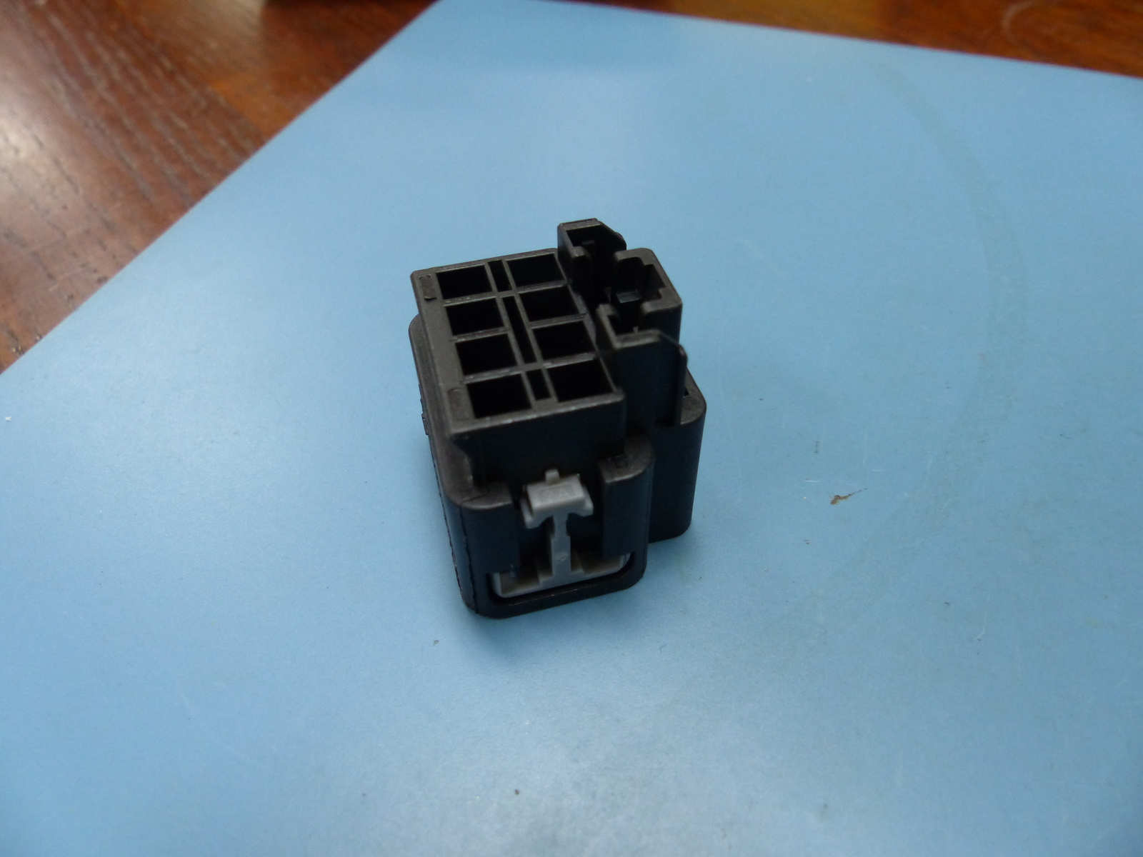 Delphi 15326924 Qty of 50 per Lot Automotive Connectors 8P FM BLK CONN ...