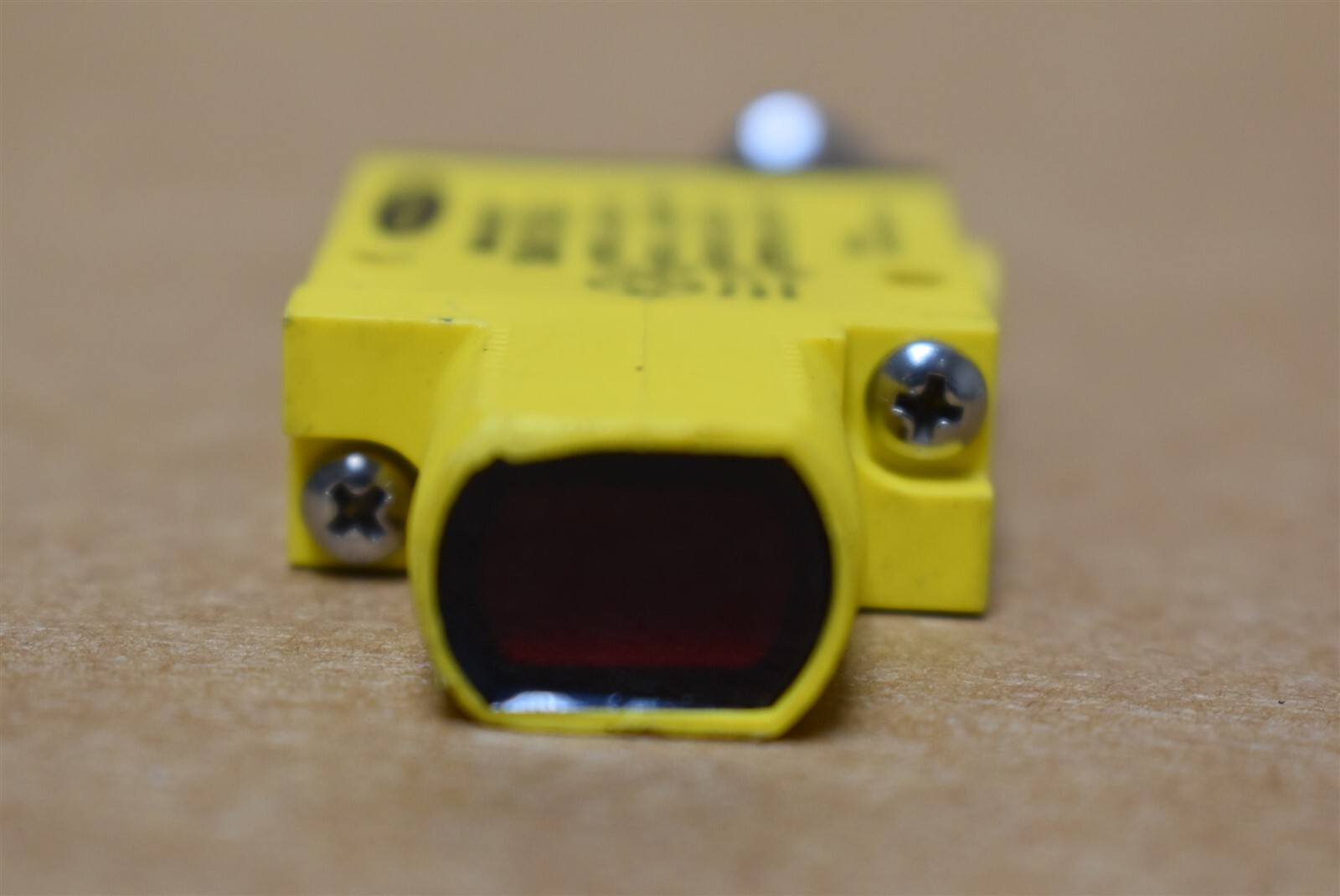 Banner Mini-Beam Photoelectric Sensor Part No. SM31EQD | eBay