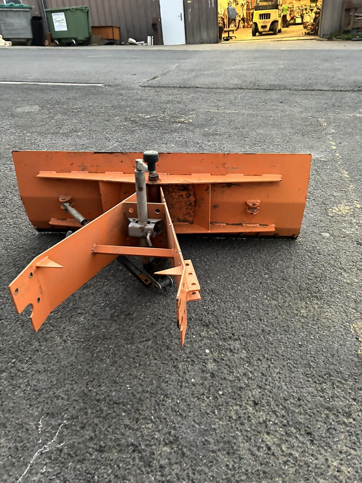 Scag snow plough dozer blade, hardly used fits 16 inch chassis up to 2 ...